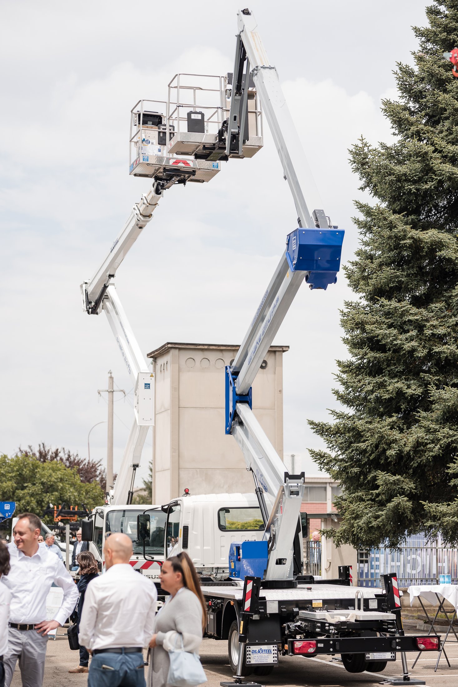 NUEVAS MÁQUINAS Y GRAN ÉXITO EN EL EVENTO DE OIL&STEEL Y MANITEX VALLA ...