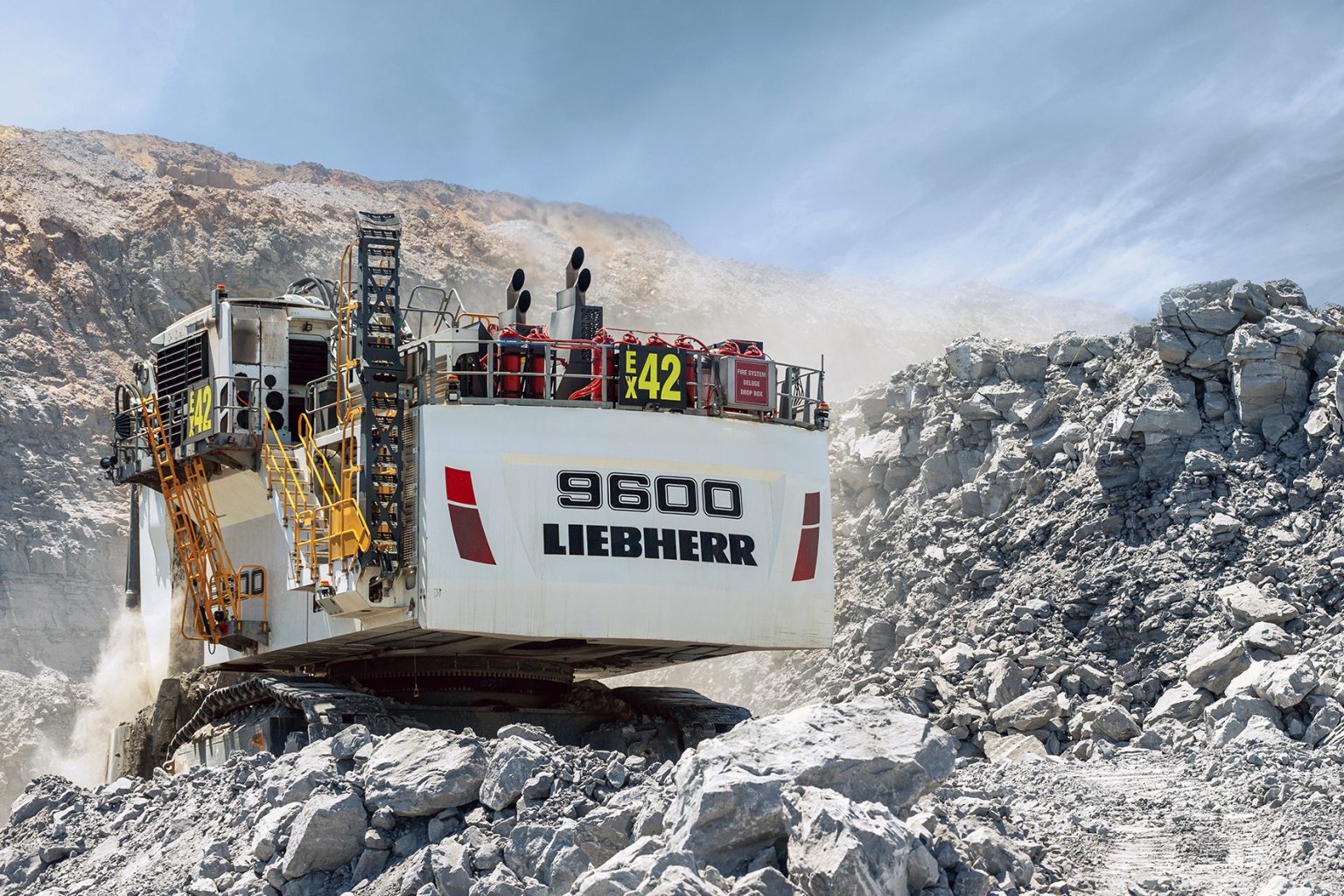 LIEBHERR PRESENTA LA R 9600: LA NUEVA GENERACIÓN DE EXCAVADORAS ...
