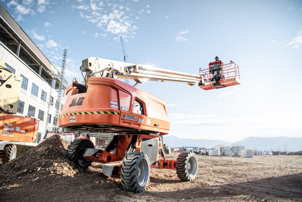 PLATAFORMA AÉREA TIPO BRAZO AUTONIVELANTE 670SJ DE JLG®: NUEVA OPCIÓN ...