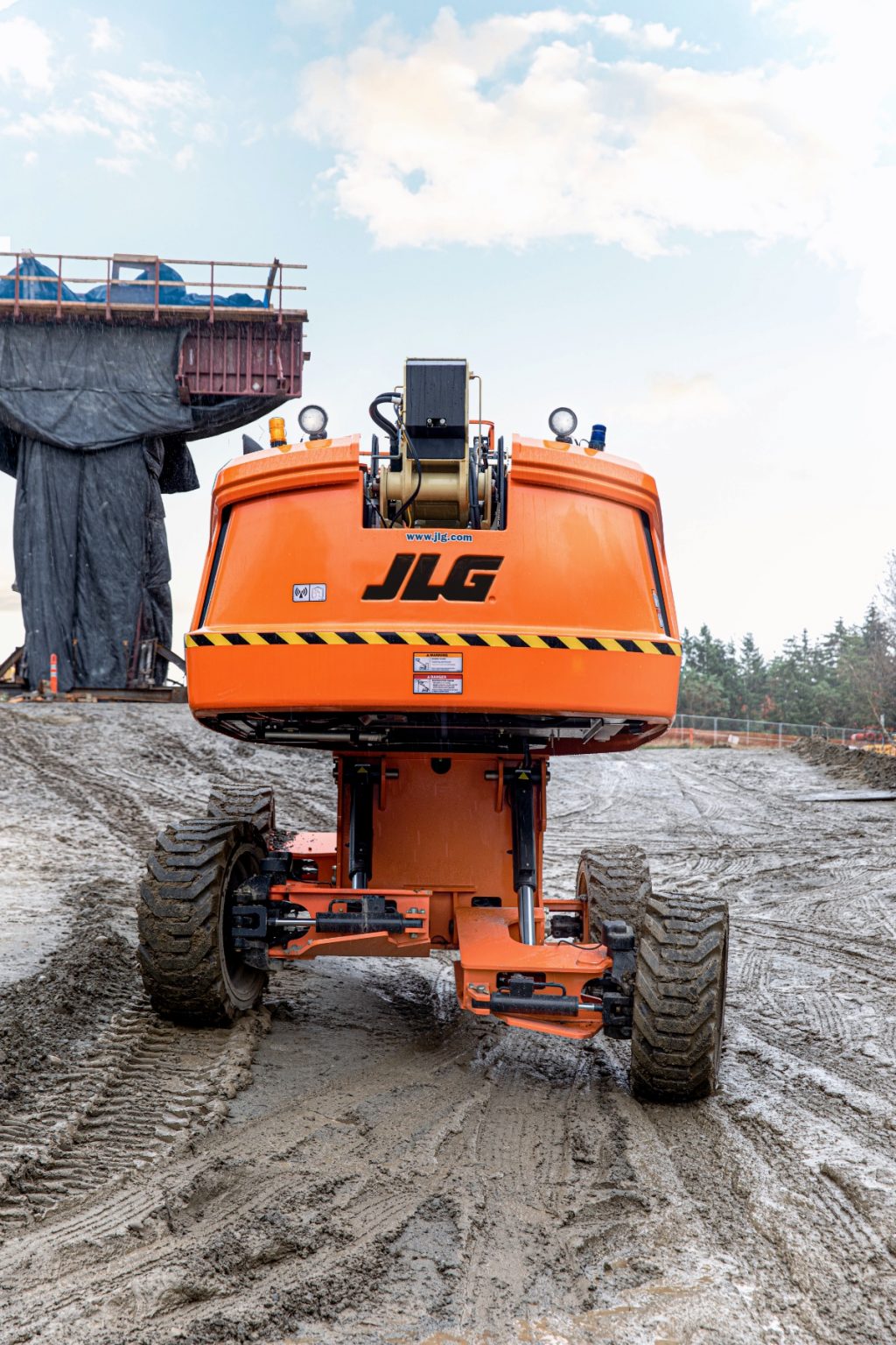 PLATAFORMA AÉREA TIPO BRAZO AUTONIVELANTE 670SJ DE JLG®: NUEVA OPCIÓN ...