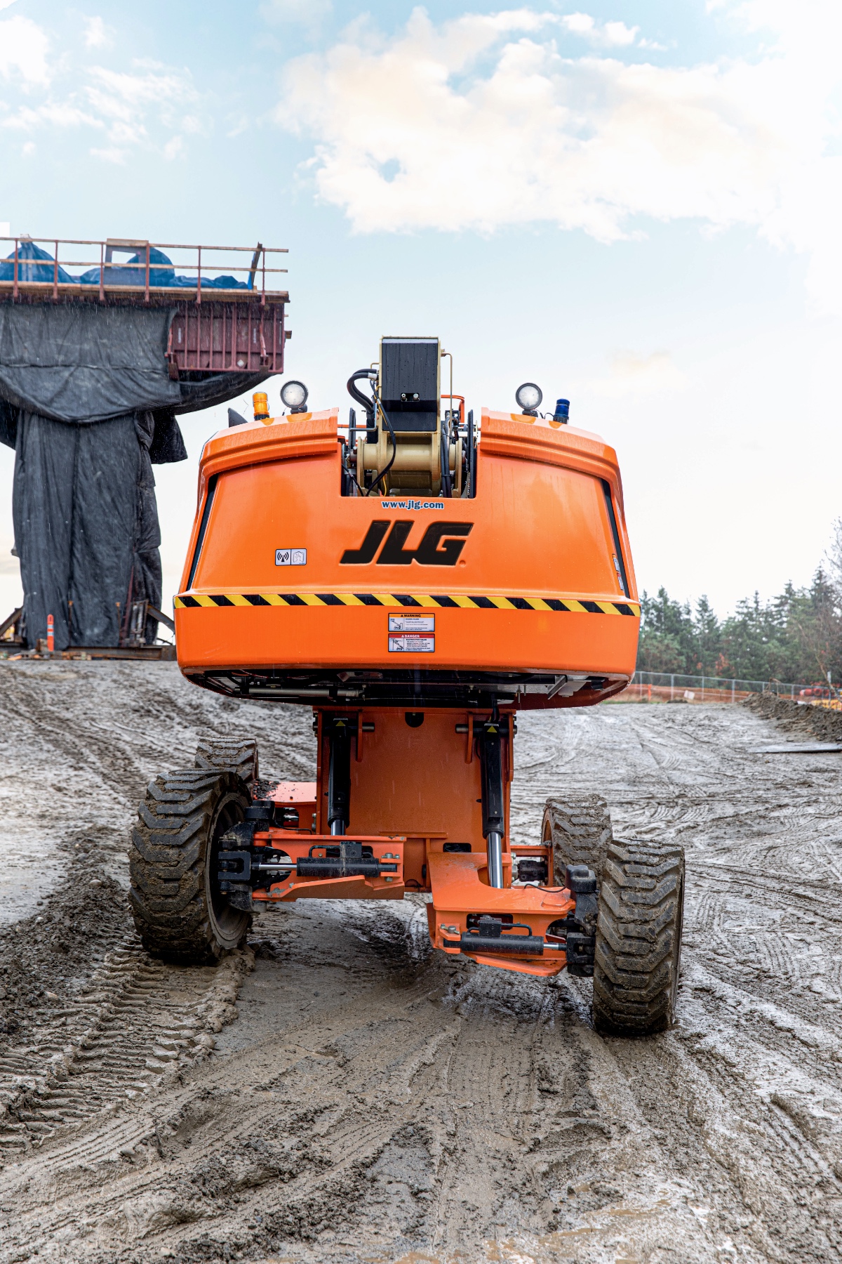 PLATAFORMA AÉREA TIPO BRAZO AUTONIVELANTE 670SJ DE JLG®: NUEVA OPCIÓN ...
