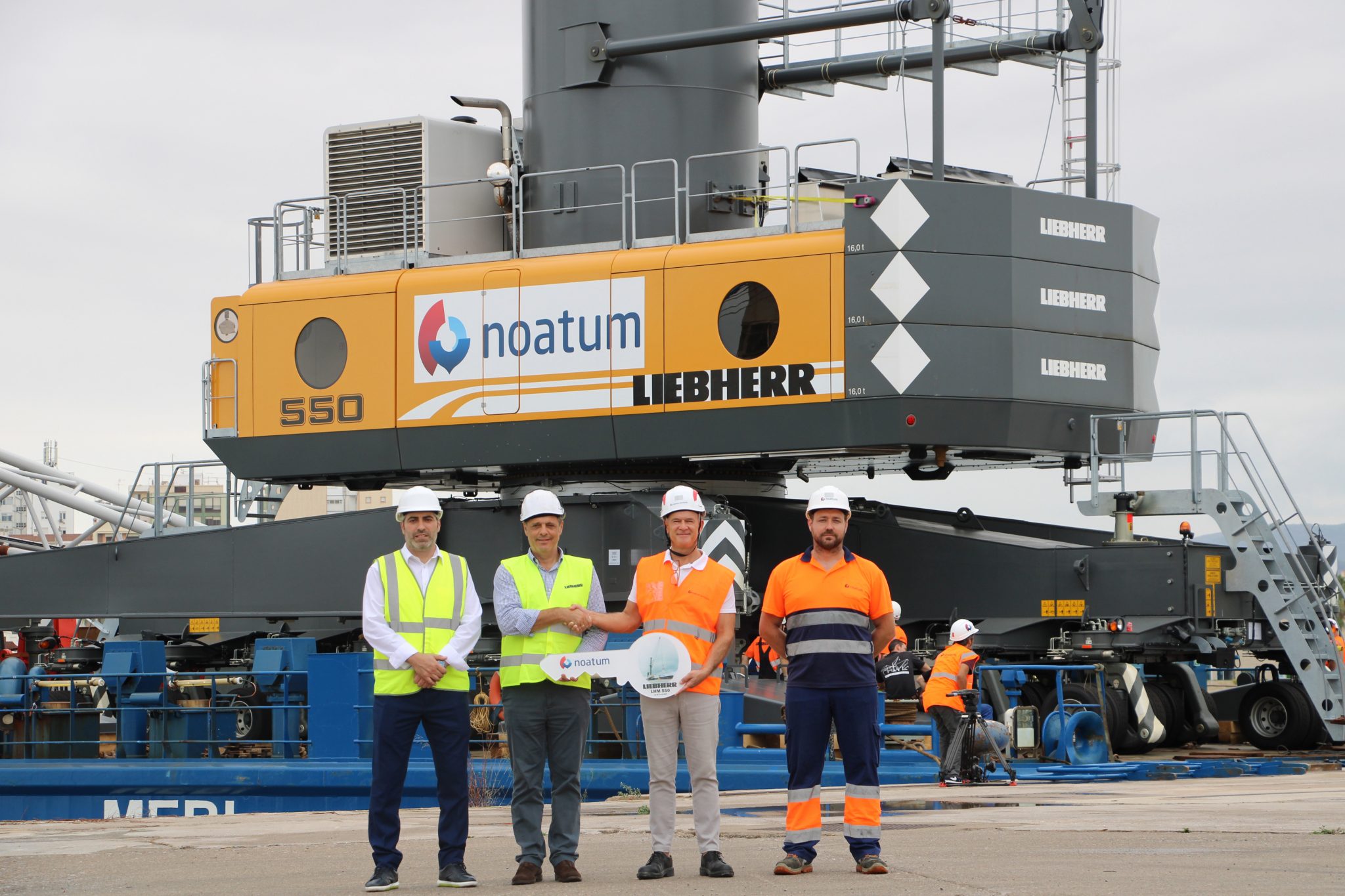 NOATUM ADQUIERE TRES GRÚAS MÓVILES PORTUARIAS LIEBHERR, DE LA SERIE LHM ...