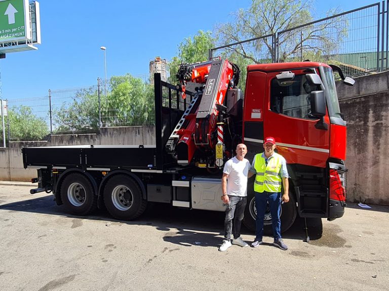 TRANSGRUAS HACE ENTREGA DE UNA GRÚA FASSI F345RB.2.26 Y MANIPULADOR ...