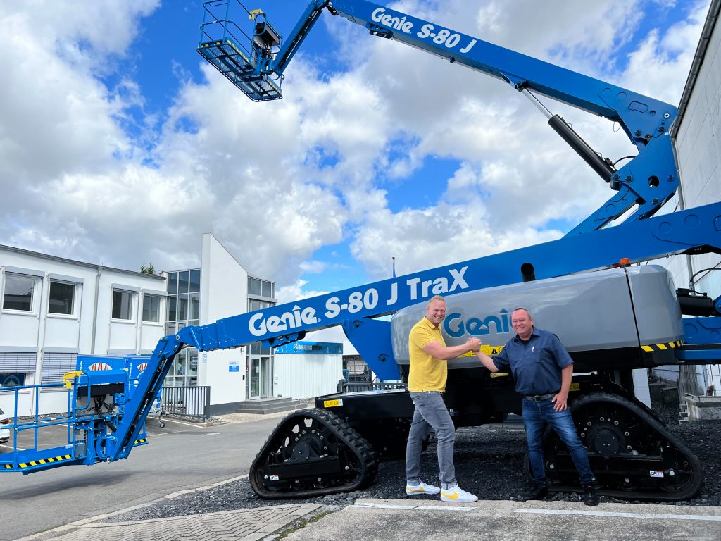 UNA DE LAS PRIMERAS PLATAFORMAS GENIE® S®-80 J TRAX™ EN ALEMANIA ...