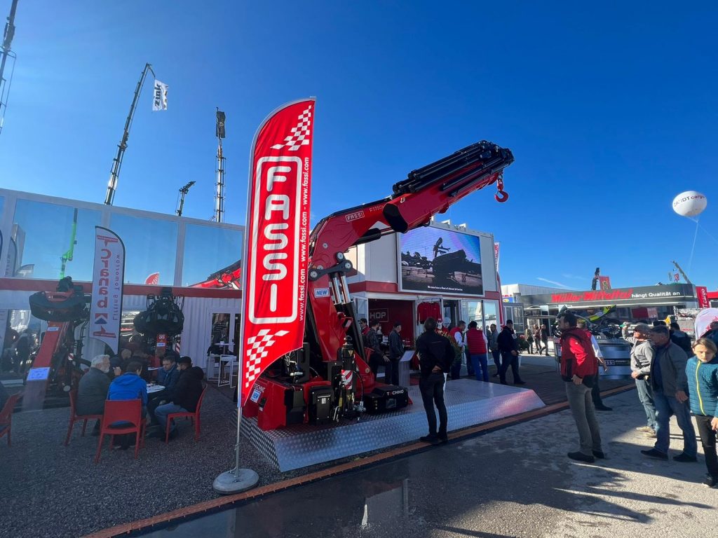 FASSI EN BAUMA MOSTRANDO SU INNOVACIÓN, SOSTENIBILIDAD Y REVOLUCIÓN TECNOLÓGICA - MOVICARGA