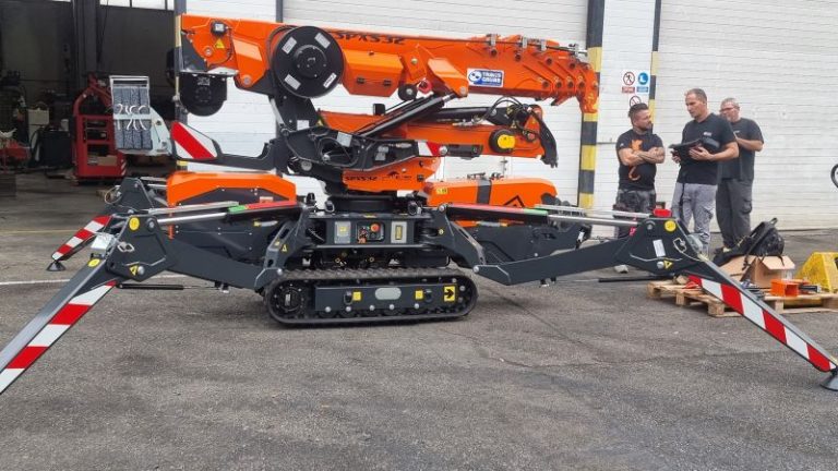 TRANSPORTES JUNFE RECIBE UNA MINIGRÚA JEKKO SPX532 CDH-3 - MOVICARGA