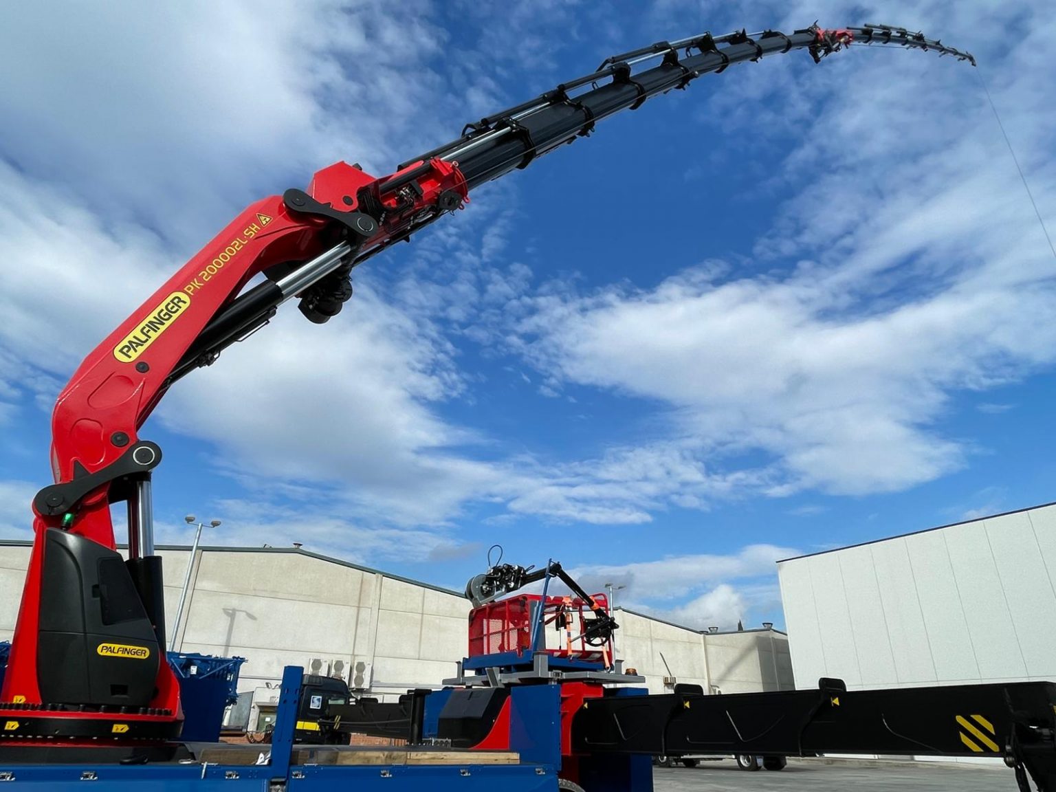 LA GRÚA PALFINGER PK 200002 L SH ESTÁ CONQUISTANDO EL MEDITERRANEO ...