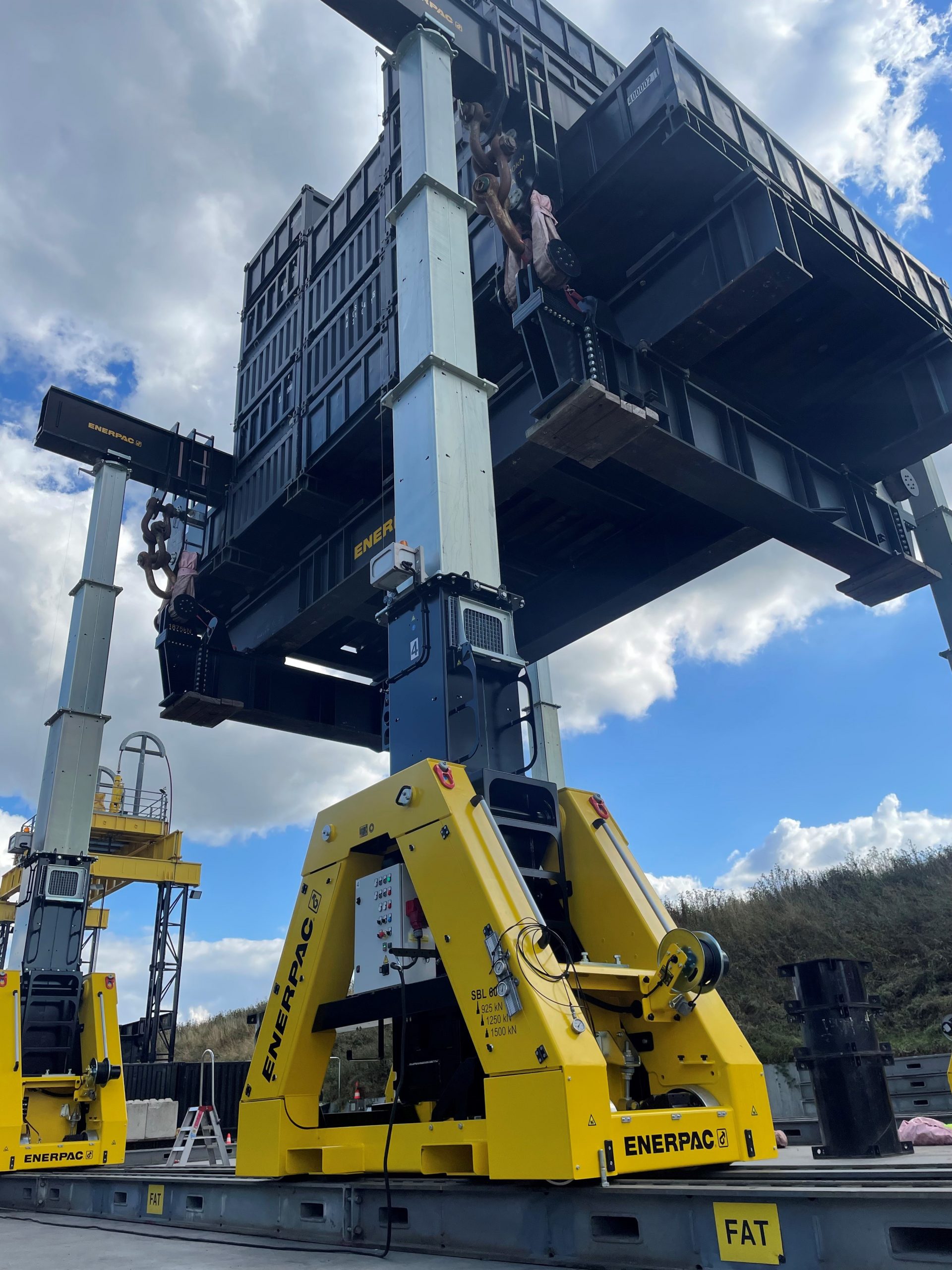 ENERPAC ELEVA LAS PRUEBAS DEL PÓRTICO SBL600 A UN NIVEL SUPERIOR ...