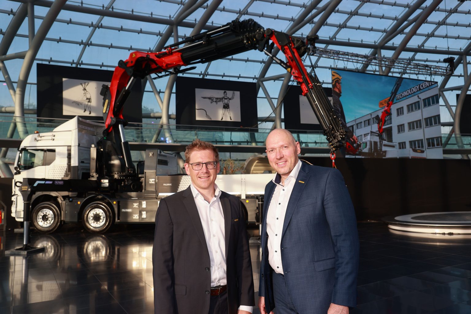 LAS GRÚAS TEC DE PALFINGER MARCAN UNA NUEVA ERA EN LAS GRÚAS - MOVICARGA