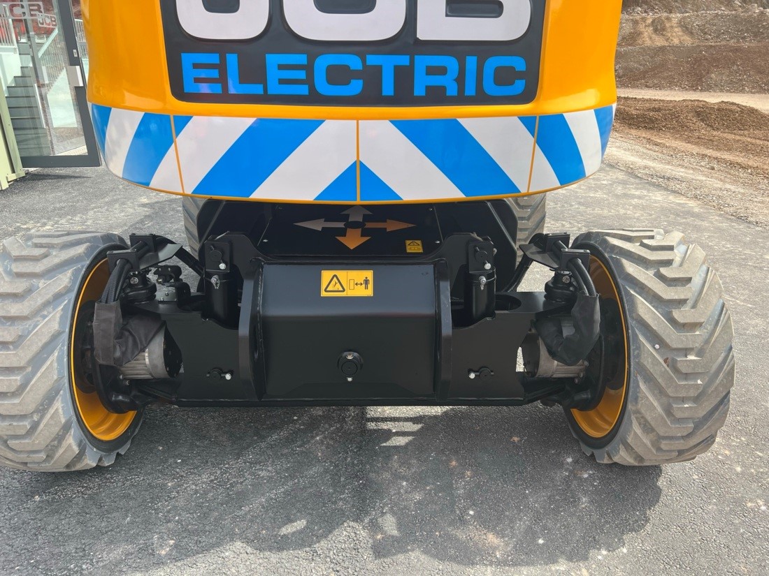 NUEVOS BRAZOS Y TIJERAS DE JCB - MOVICARGA