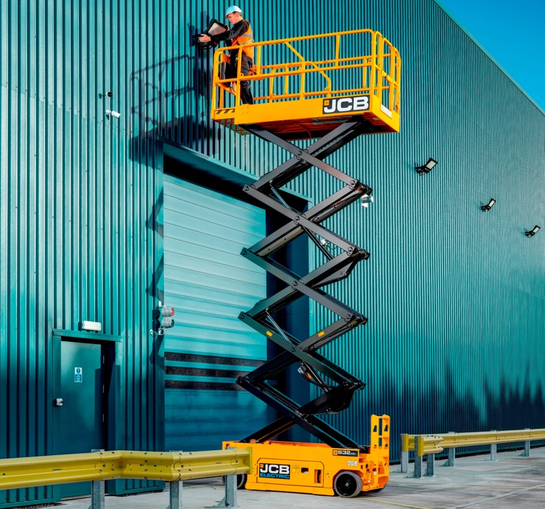 NUEVOS BRAZOS Y TIJERAS DE JCB - MOVICARGA