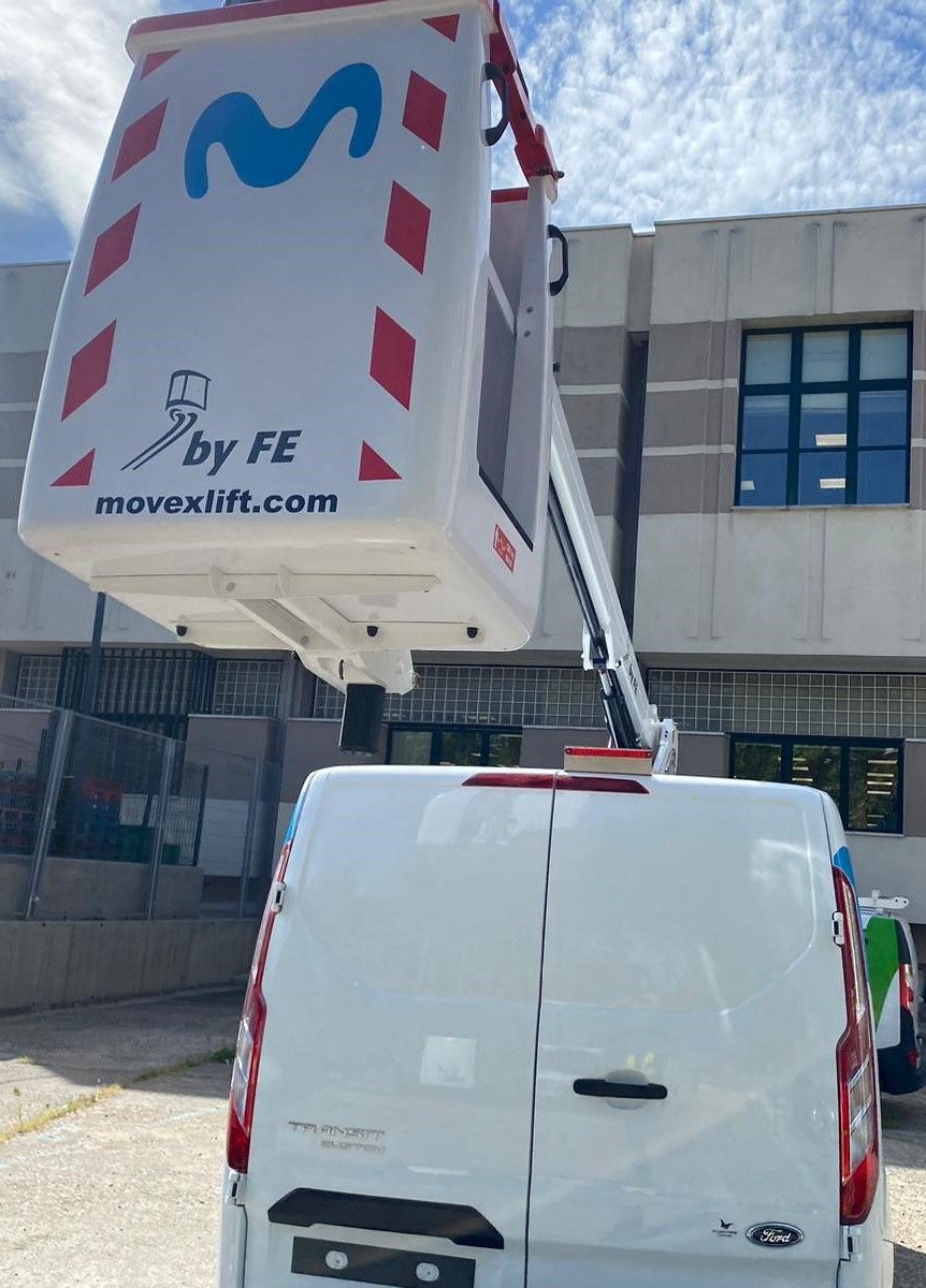 MOVEX LIFT ENTREGA UNA PLATAFORMA A TELEFÓNICA - MOVICARGA