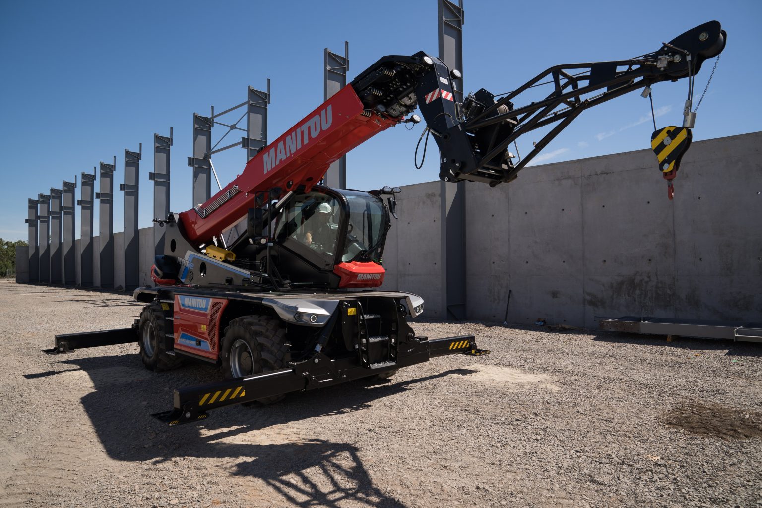 MANITOU PRESENTA SU MANIPULADOR MRT 2260 E VISION+ A LOS PREMIOS MOVICARGA - MOVICARGA
