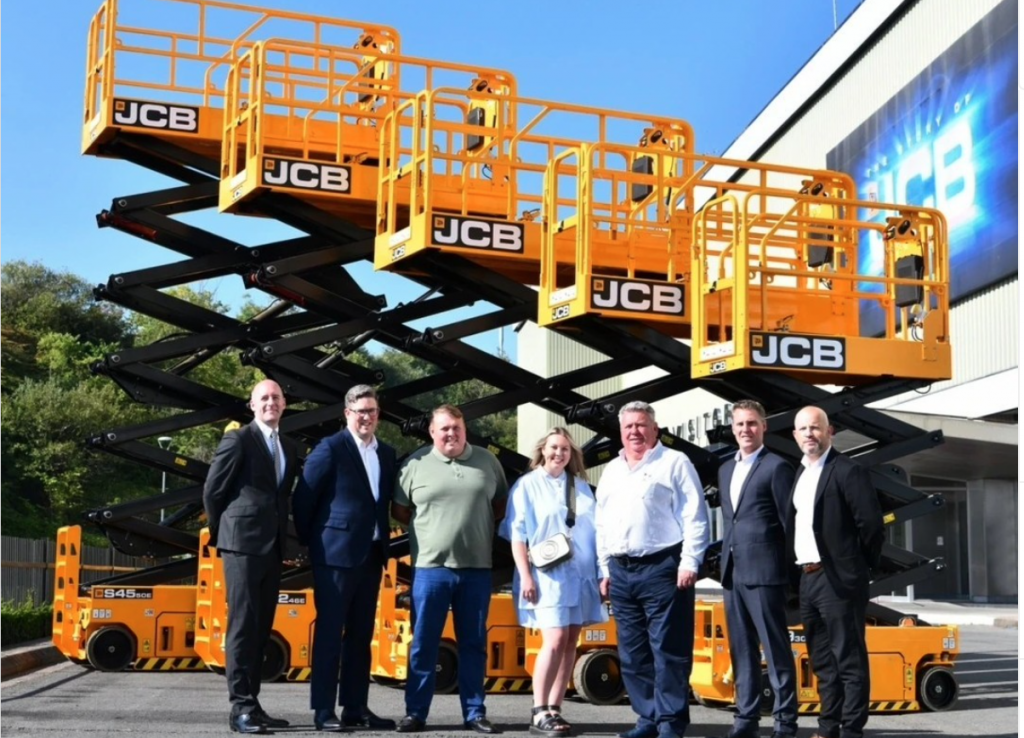 ADVANCED ACCESS PLATFORMS INVIERTE DOS MILLONES DE LIBRAS EN JCB ...