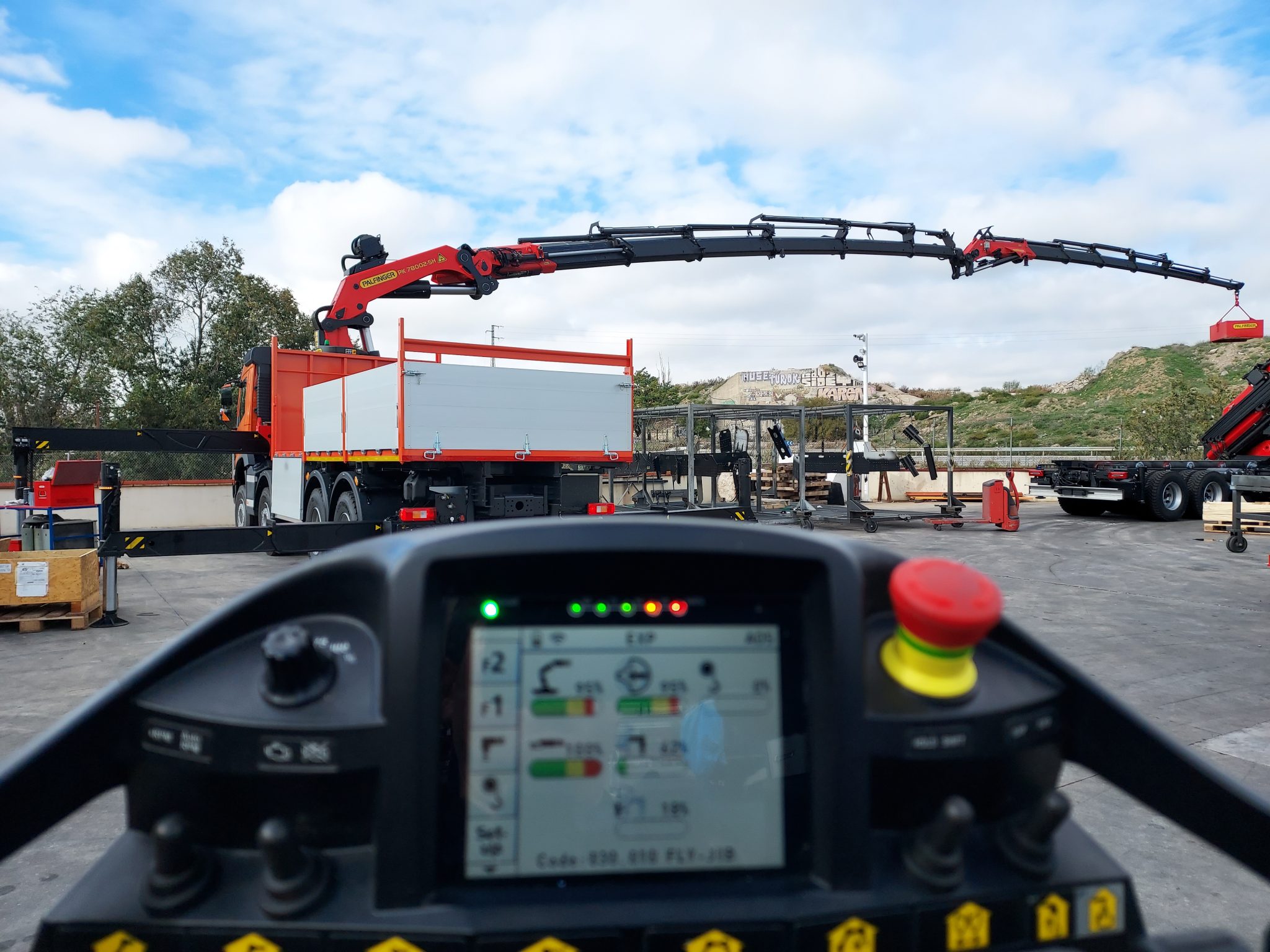 GRÚAS LOSFABLOS POTENCIA SU FLOTA CON LA GRÚA PALFINGER PK 78002 SH ...