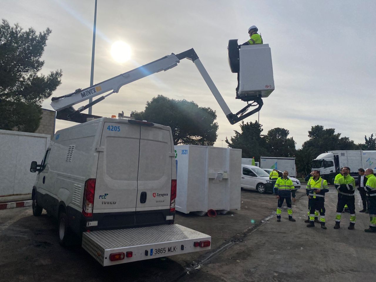 MOVEX LIFT ENTREGA UNA PLATAFORMA TLF12,6 SOBRE FURGÓN IVECO – MOVICARGA