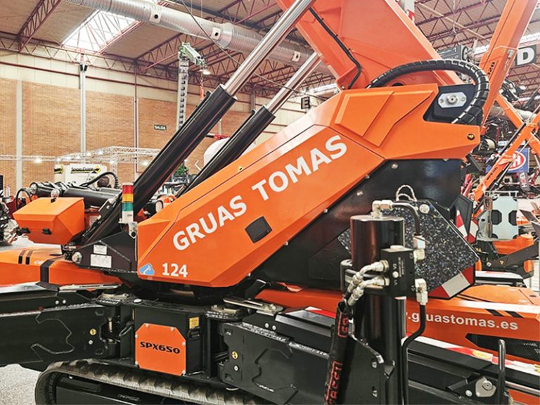 GRÚAS TOMÁS RECIBE EN SUS INSTALACIONES LA MINIGRÚA JEKKO SPX650 ...