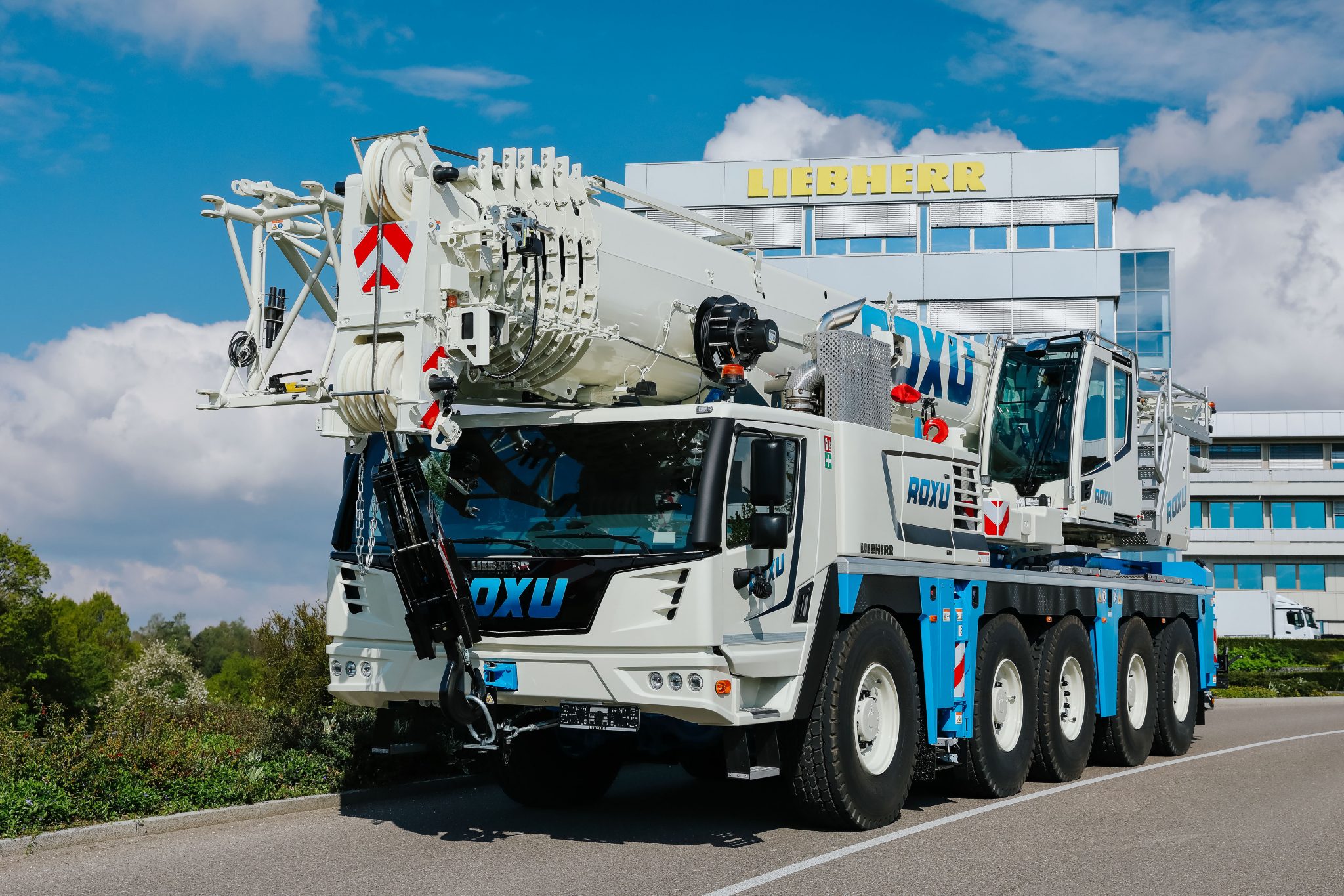 GRÚAS ROXU, POTENCIA E INNOVACIÓN CON SU GRÚA MÓVIL LIEBHERR LTM 1110-5 ...