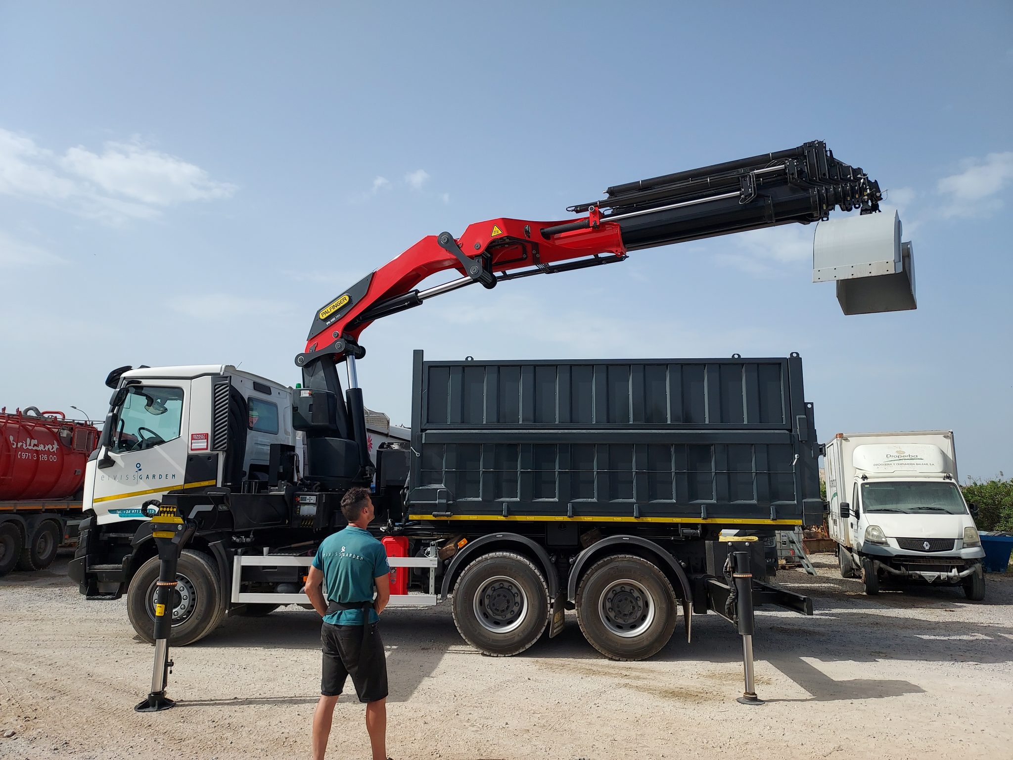 LA PK 480 TEC DE PALFINGER ATERRIZA EN LA ISLA PITIUSA – MOVICARGA