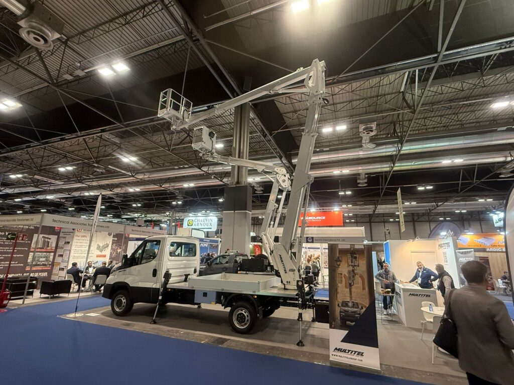 MULTITEL IBÉRICA PRESENTA EN MATELEC MADRID SUS PLATAFORMAS ARTICULADAS MXE 160 Y MXE 200R ...